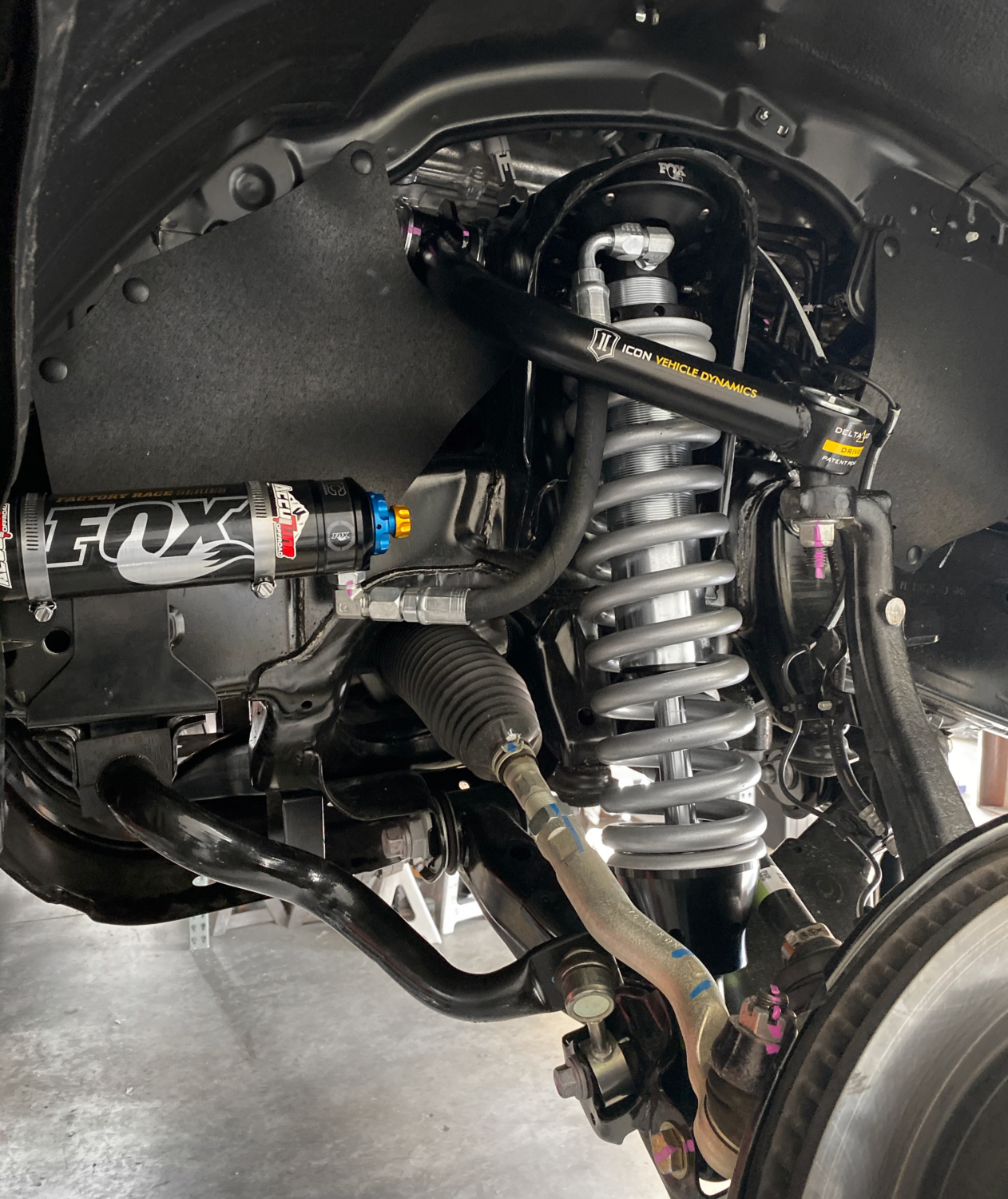 Fox Shock Kit: 07-21 Toyota Tundra w/ UCA, Front Coilover, 2.5 Series ...