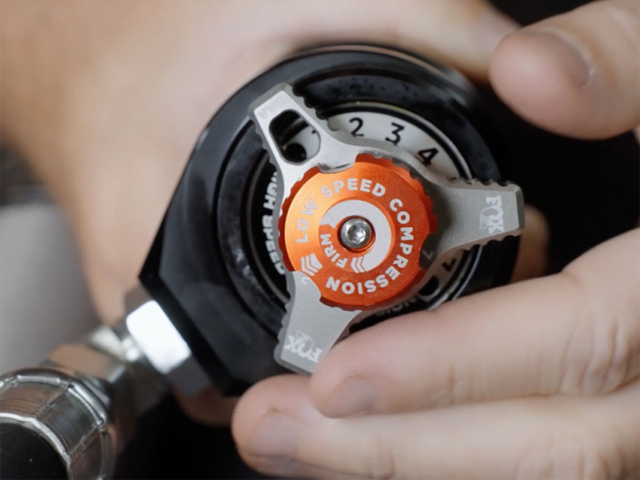 Fox DSC Adjuster Compared to DSC Evo Adjuster - AccuTune Off-Road